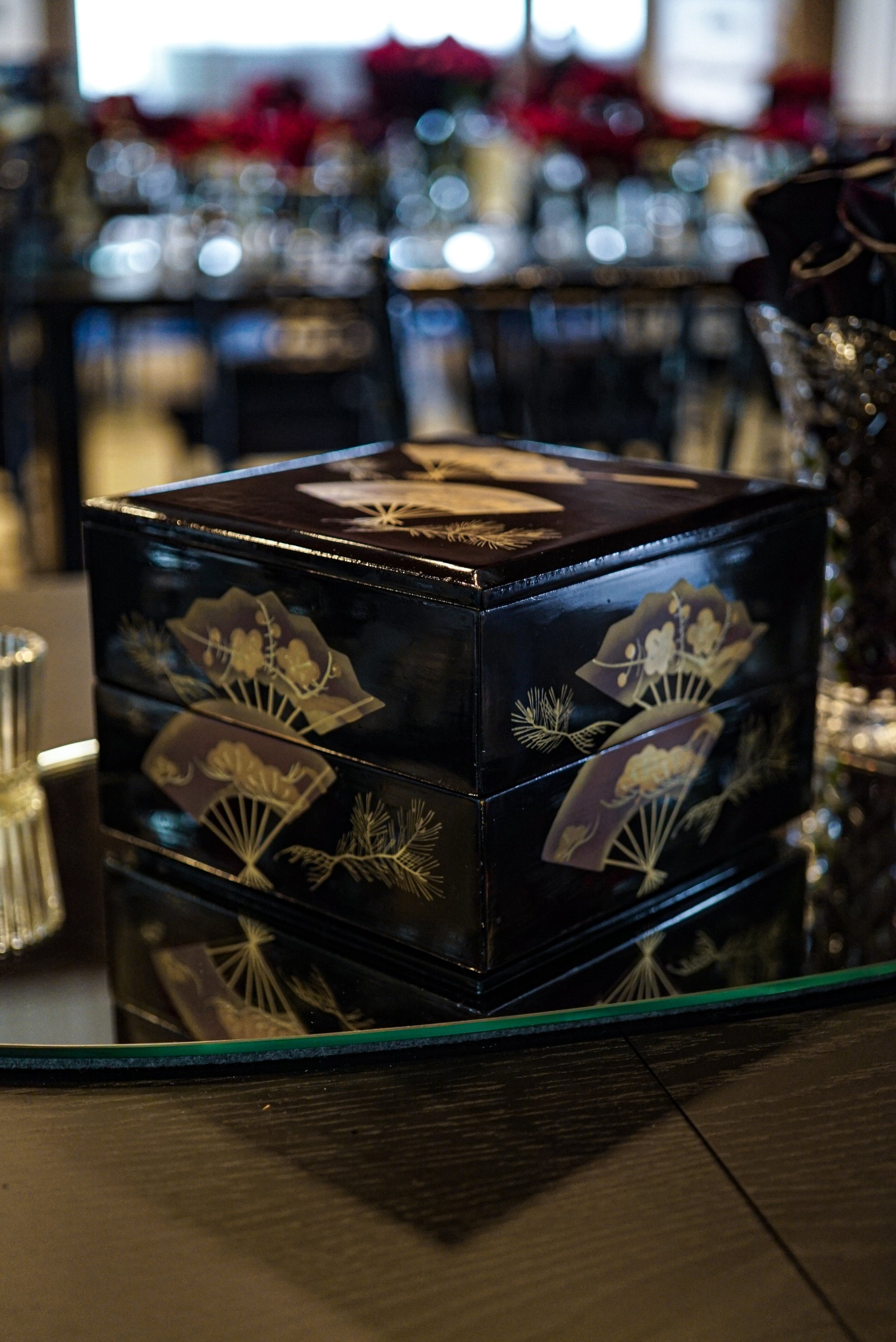 Y：Maki-e Jubako with Fan Design